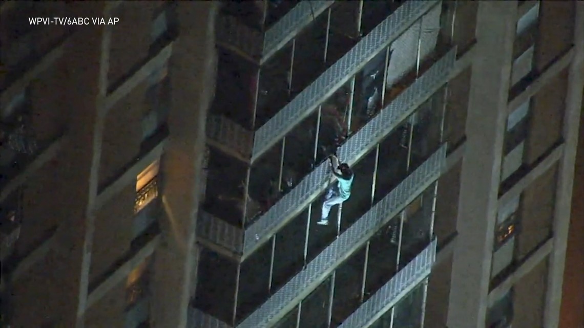 Man scales down high-rise building after fire in Philadelphia | 12news.com