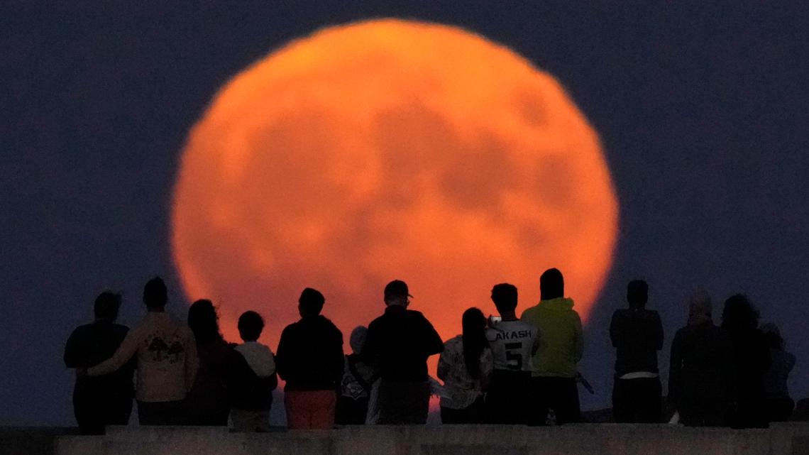 How to see the lunar eclipse tonight during a full moon | 12news.com