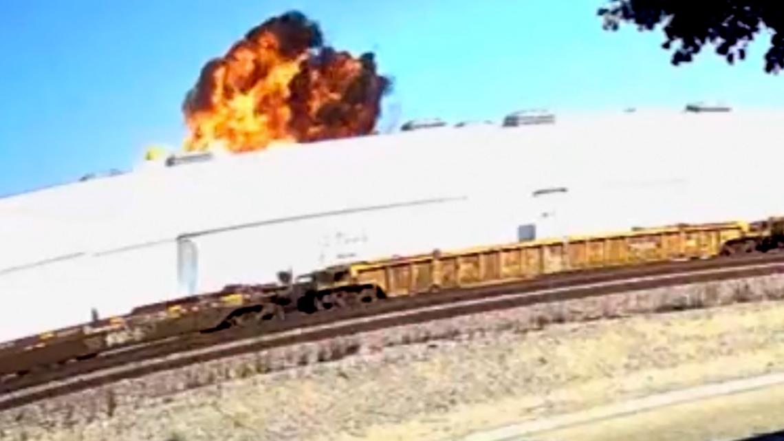Plane crashes into building in Southern California, 2 dead | 12news.com