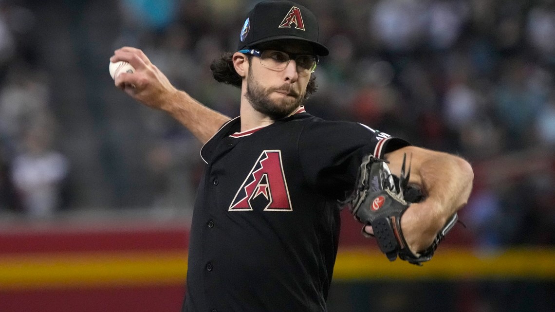 Diamondbacks pitcher hits bird with pre-game throw | 12news.com