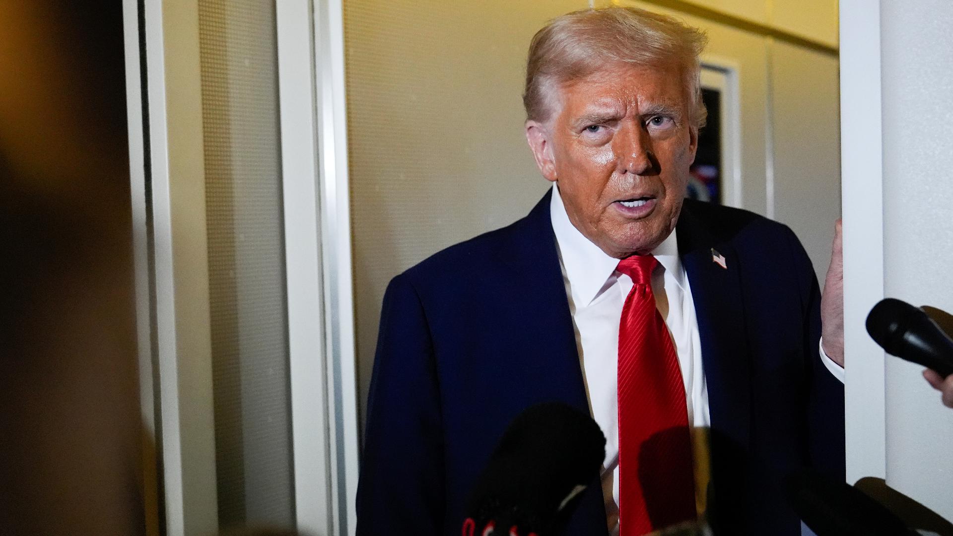 Trump sugiere cheques de estímulo de $1000 a $2000 en el 2025 | 12news.com