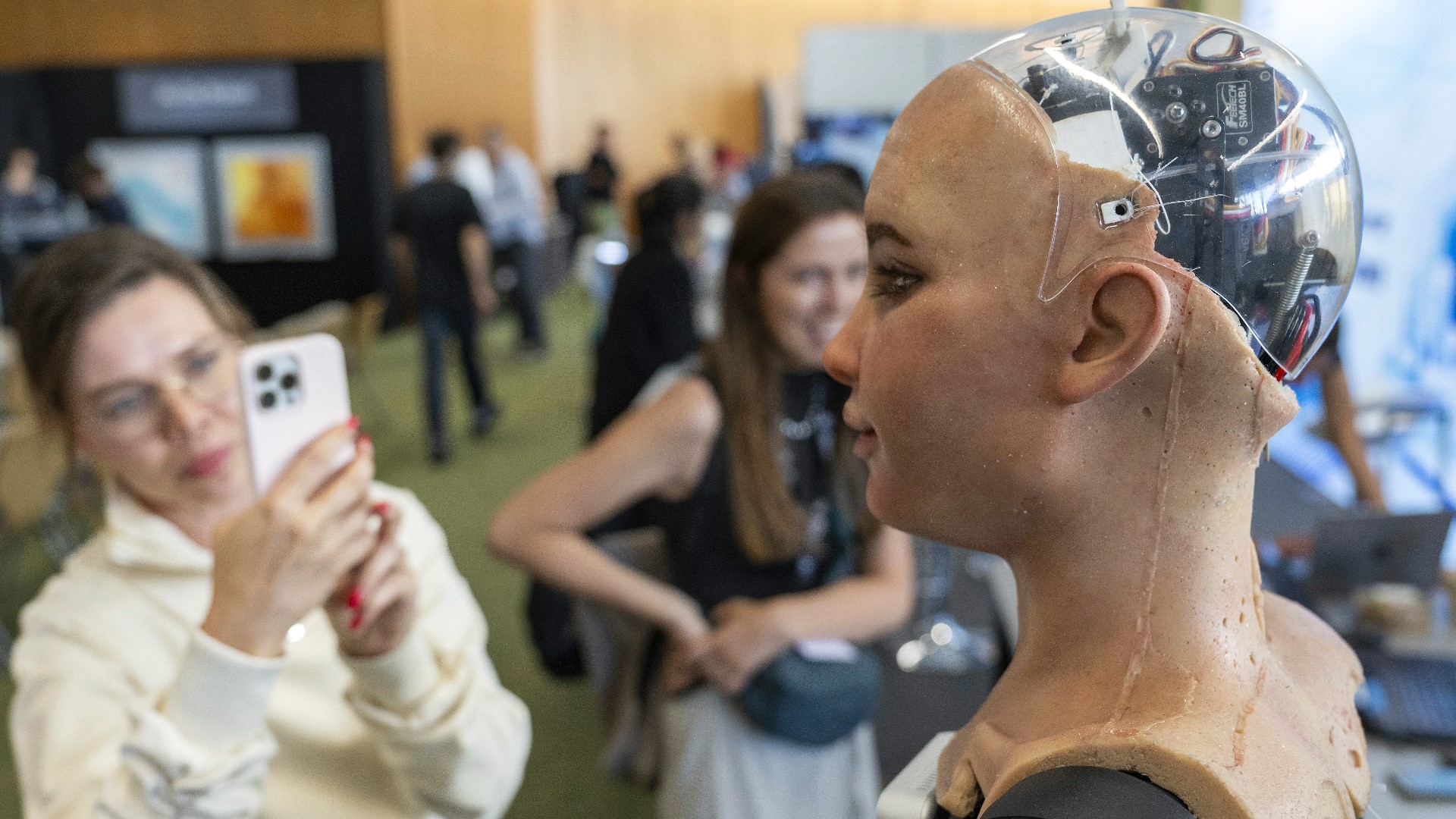 AI-enabled robots take questions at press conference in Geneva | 12news.com