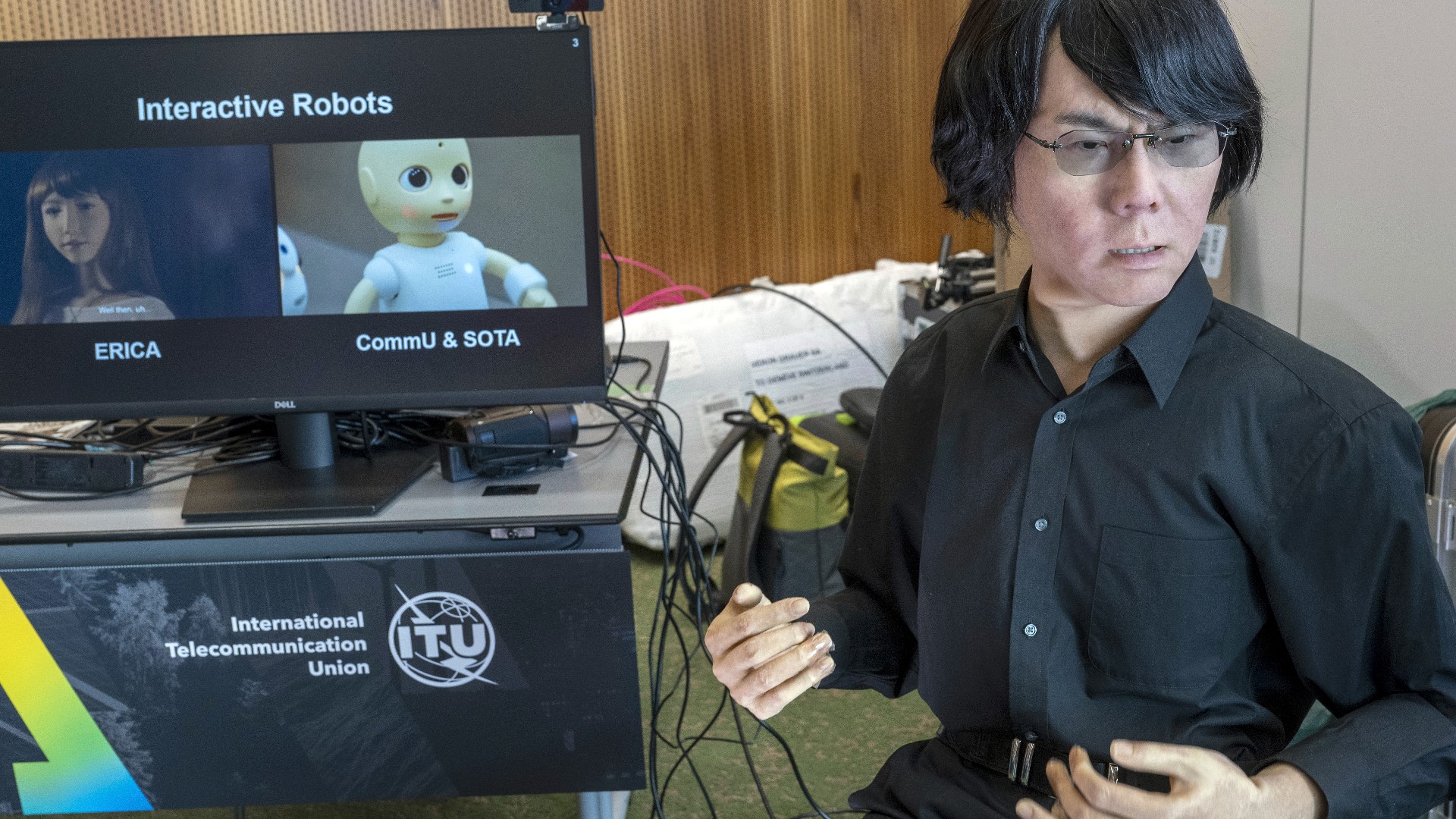 AI-enabled robots take questions at press conference in Geneva | 12news.com