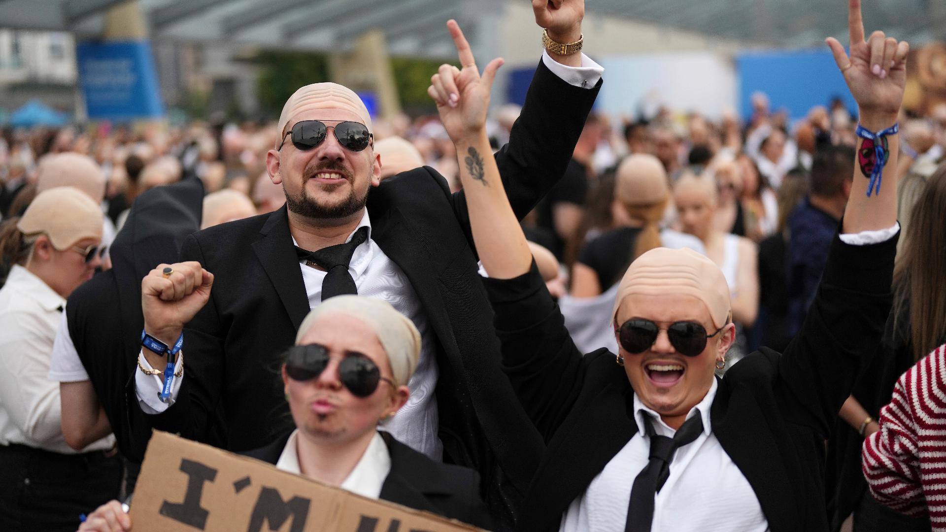 Pitbull aims for Guinness World Record for largest gathering of people ...