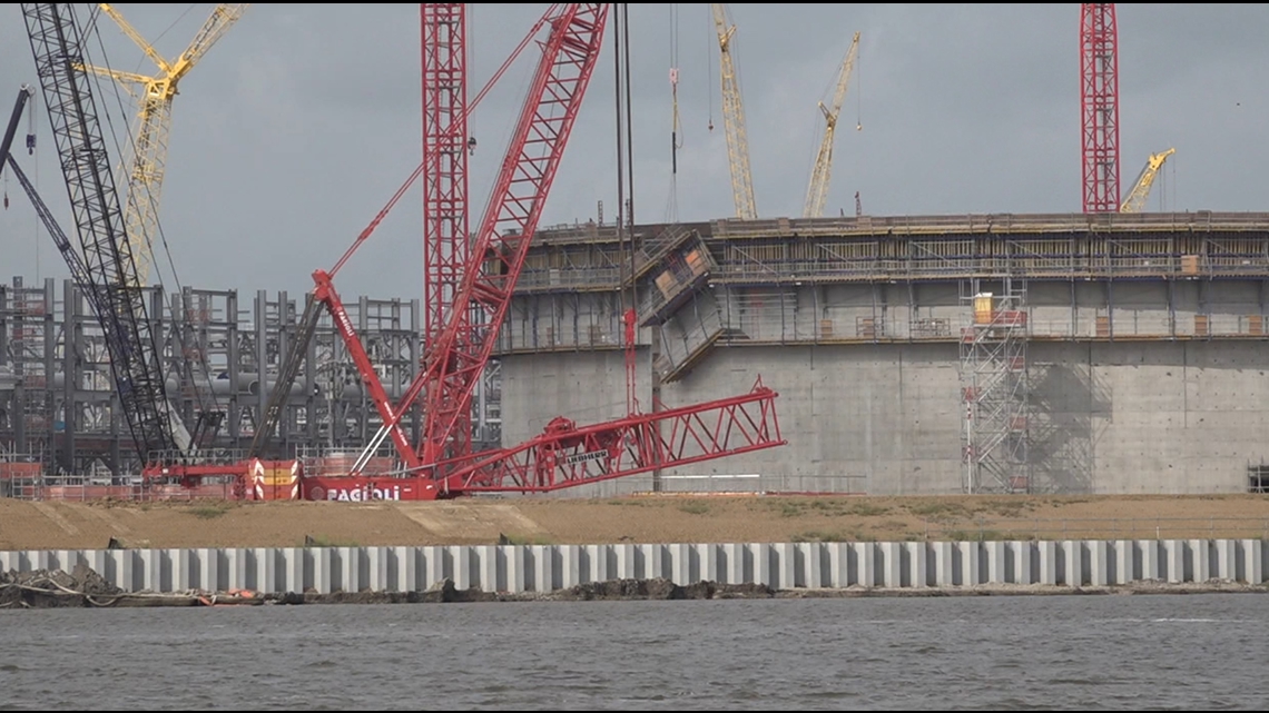 Scaffolding collapse kills 2 at Port Arthur LNG site | 12news.com