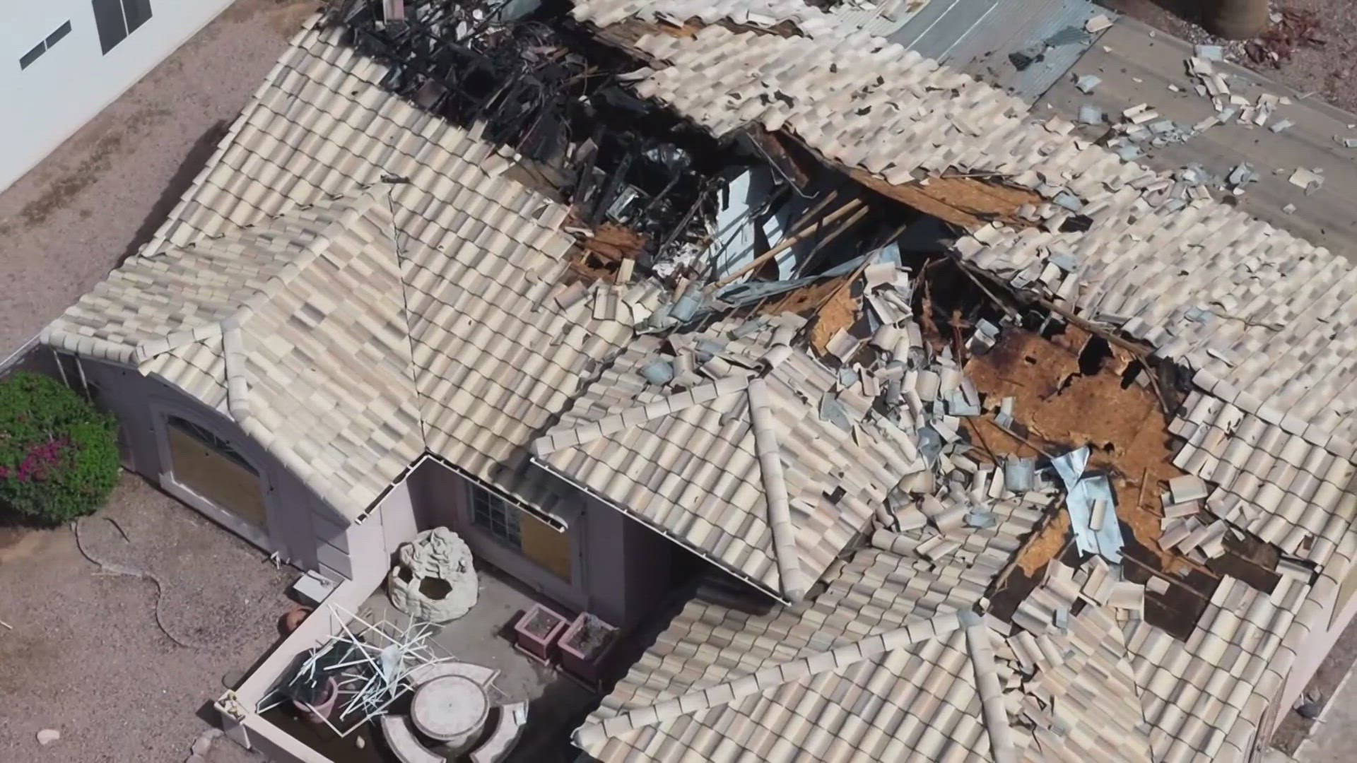 House fire in Mesa leaves one dead | 12news.com