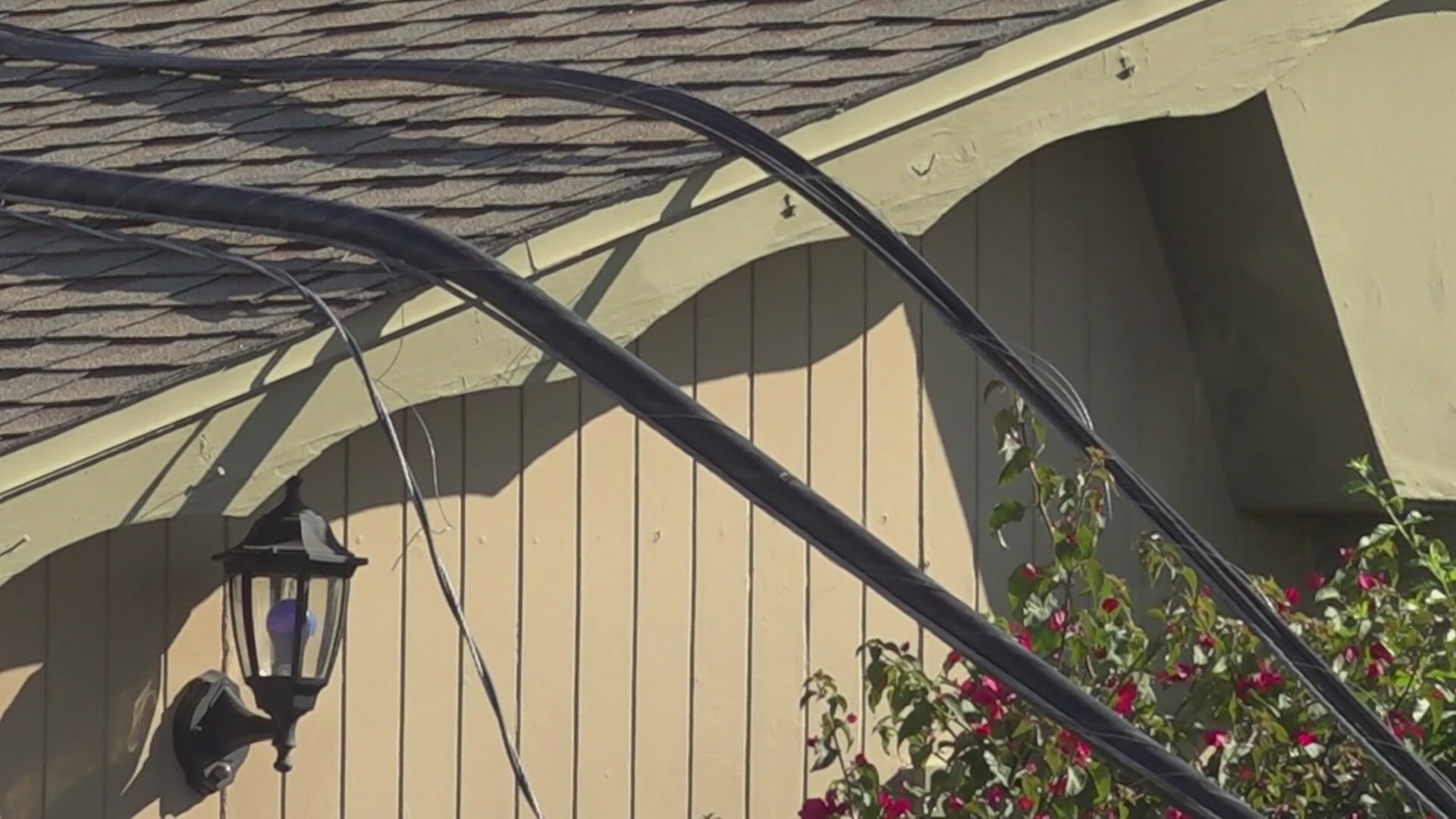 Power lines knocked down after crash with semi in Phoenix, outages ...