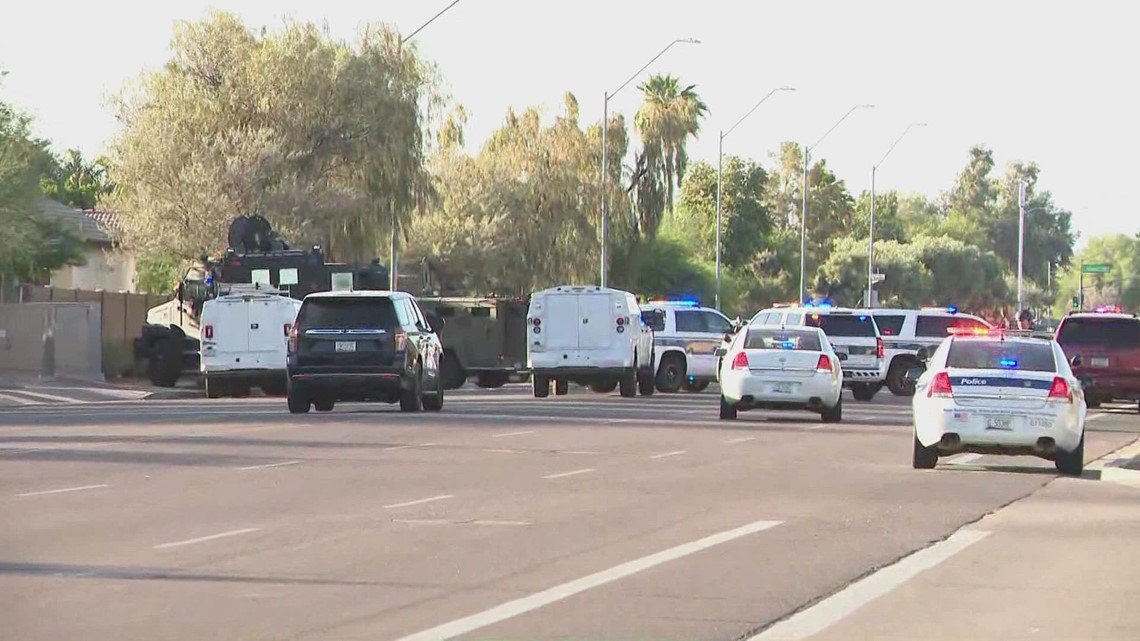 Active police situation near 32nd Street and Union Hills Drive | 12news.com