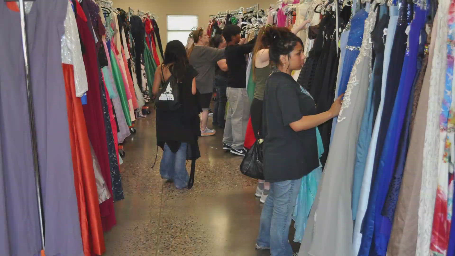 Valley students receive free formal wear thanks to the 'Prom Closet ...