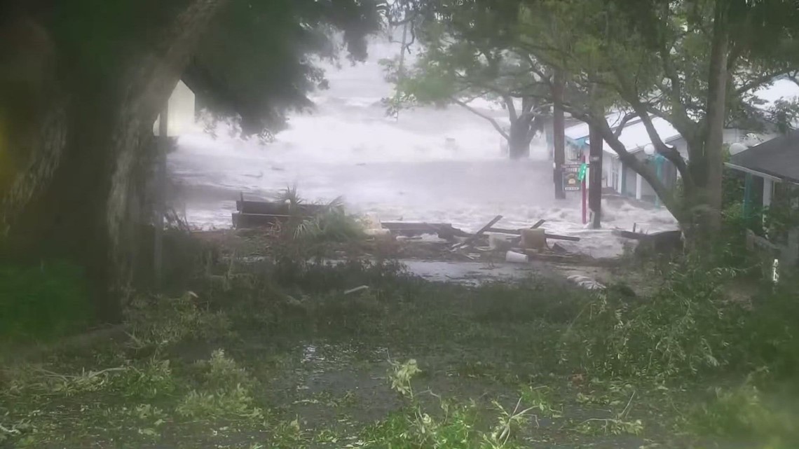 Arizona Red Cross volunteers in Florida for hurricane cleanup | 12news.com