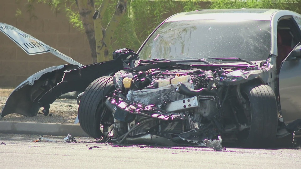 North Phoenix crash kills 2 people, injures 1 other | 12news.com