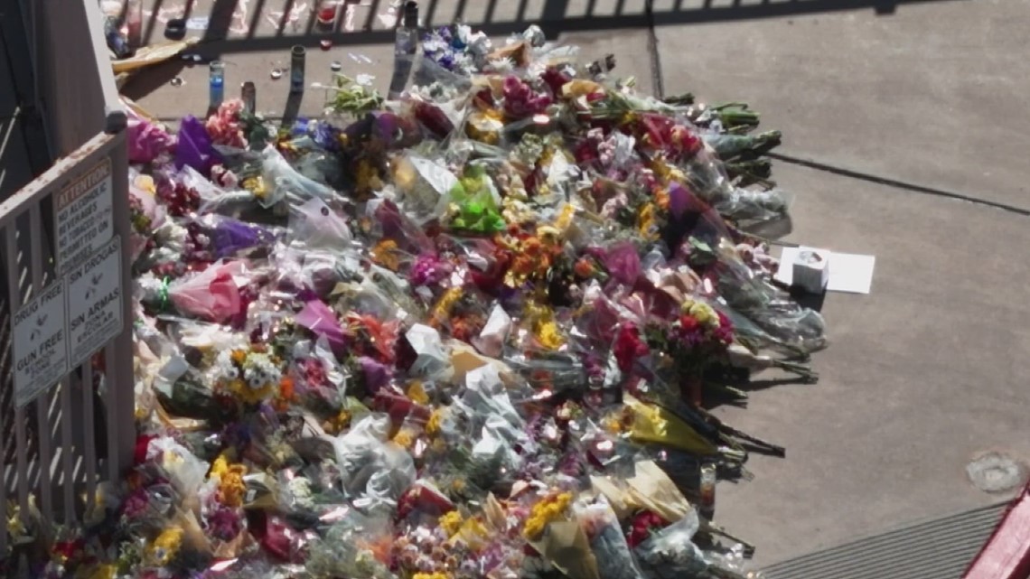 Students mourn teen death at Desert Vista High School | 12news.com