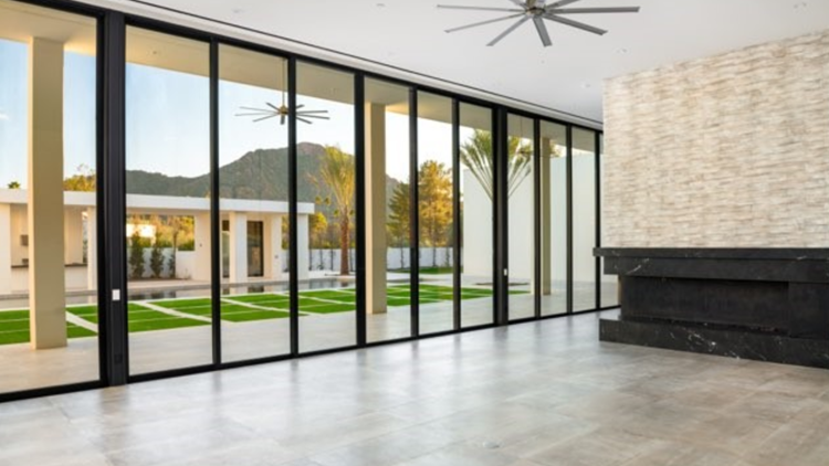 Kliff Kingsbury's Paradise Valley palace takes Twitter by storm ...