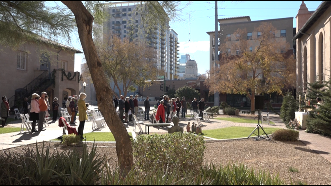 Downtown Phoenix church offers outdoor services for Christmas | 12news.com