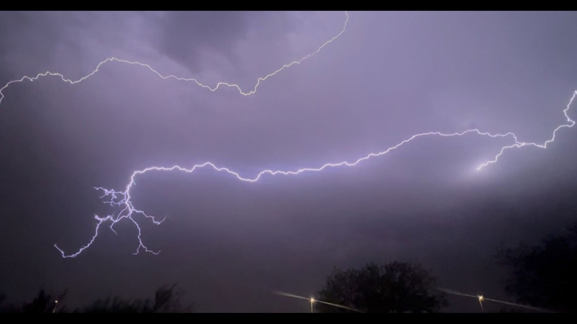Dust storm warning, thunderstorms moving into the Valley | 12news.com
