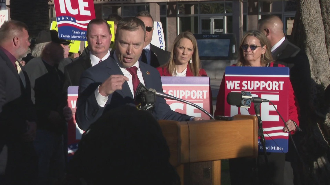 Protestors and Arizona politicians clash over ICE | 12news.com