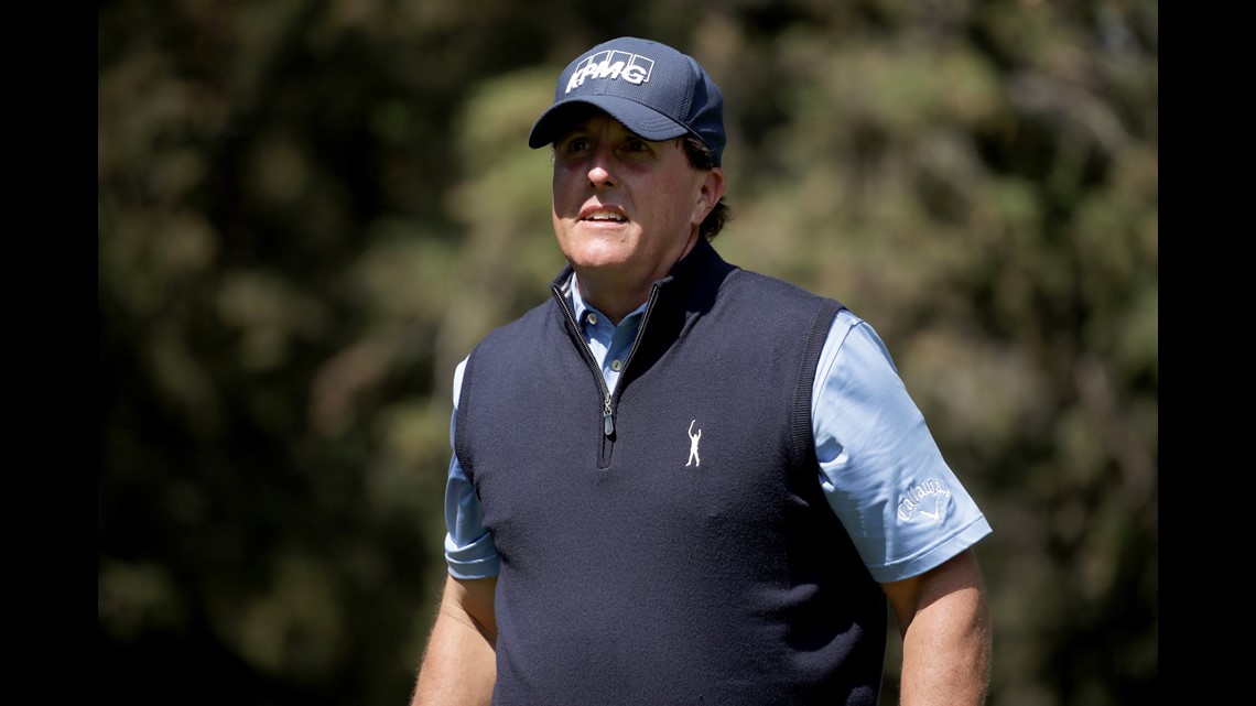 With caddie ailing, Mickelson turns to his brother | 12news.com