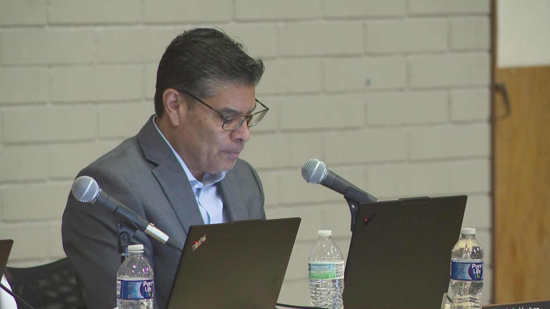 Phoenix school district superintendent resigns amid financial crisis ...