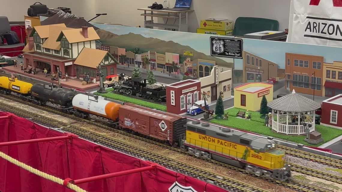 Model Train Club of Arizona sets up new display at Mesa Public Library ...