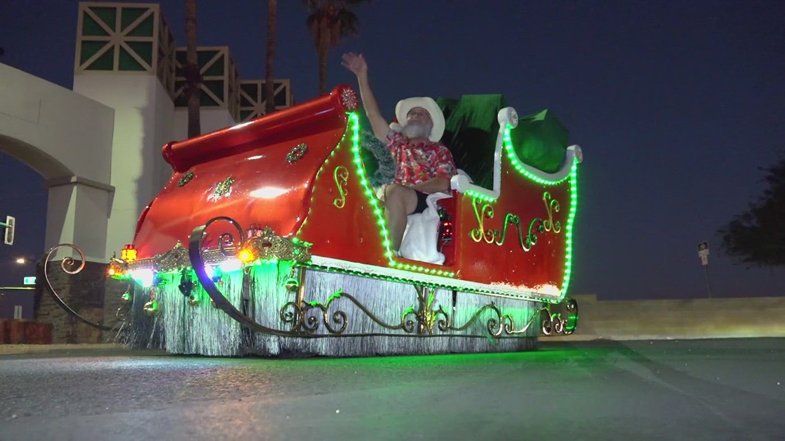Santa seen driving his sleigh through Phoenix | 12news.com