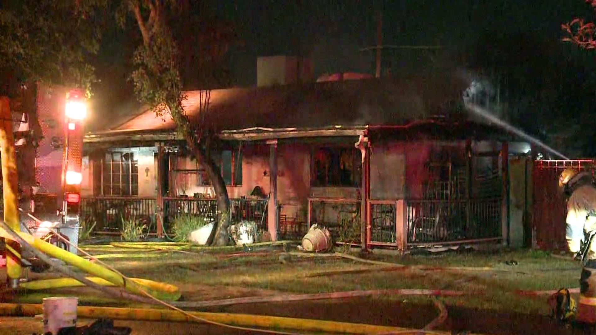Fire breaks out at Phoenix home, spreads to neighboring house | 12news.com