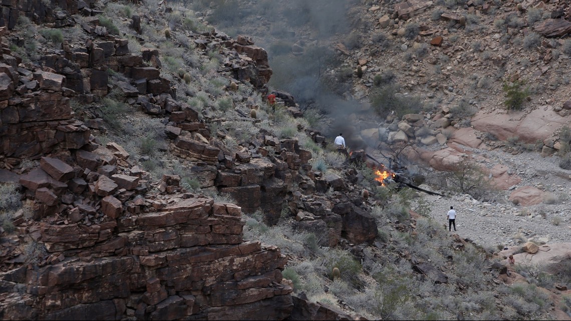 3 dead, 4 injured in Grand Canyon helicopter crash, police say | 12news.com