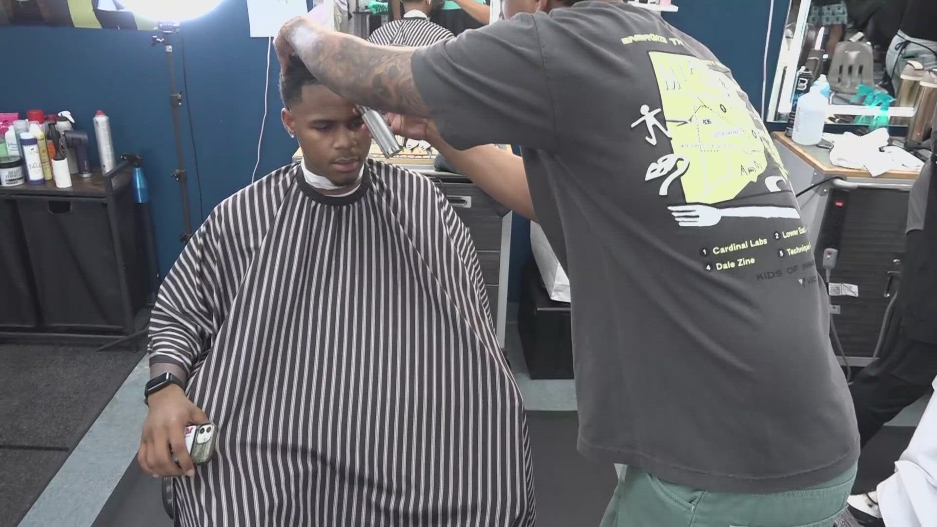 Arizona foster kids get help with back-to-school supplies | 12news.com