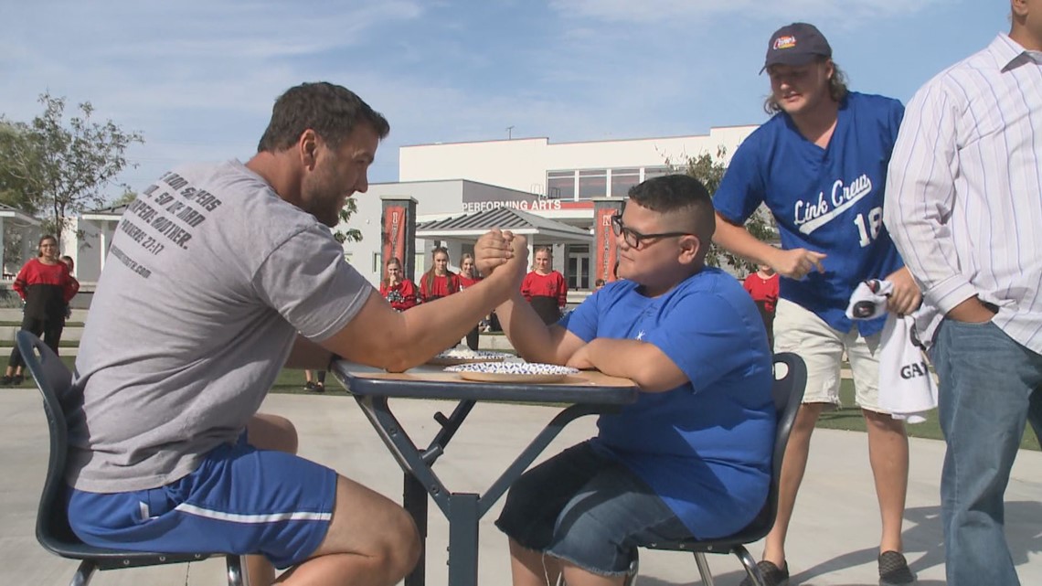 Arm Wrestle Challenge gives strength to Make-A-Wish | 12news.com