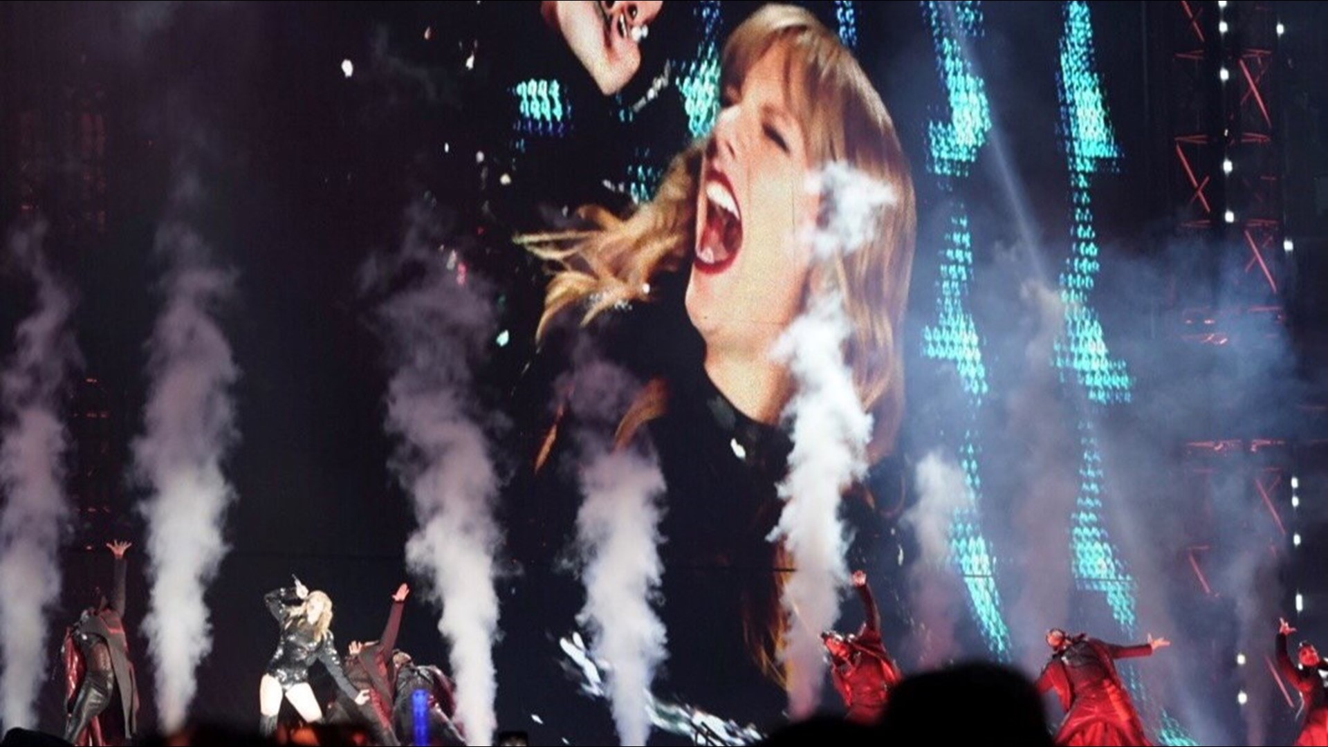 Taylor Swift opens her Reputation Stadium Tour in Glendale | 12news.com