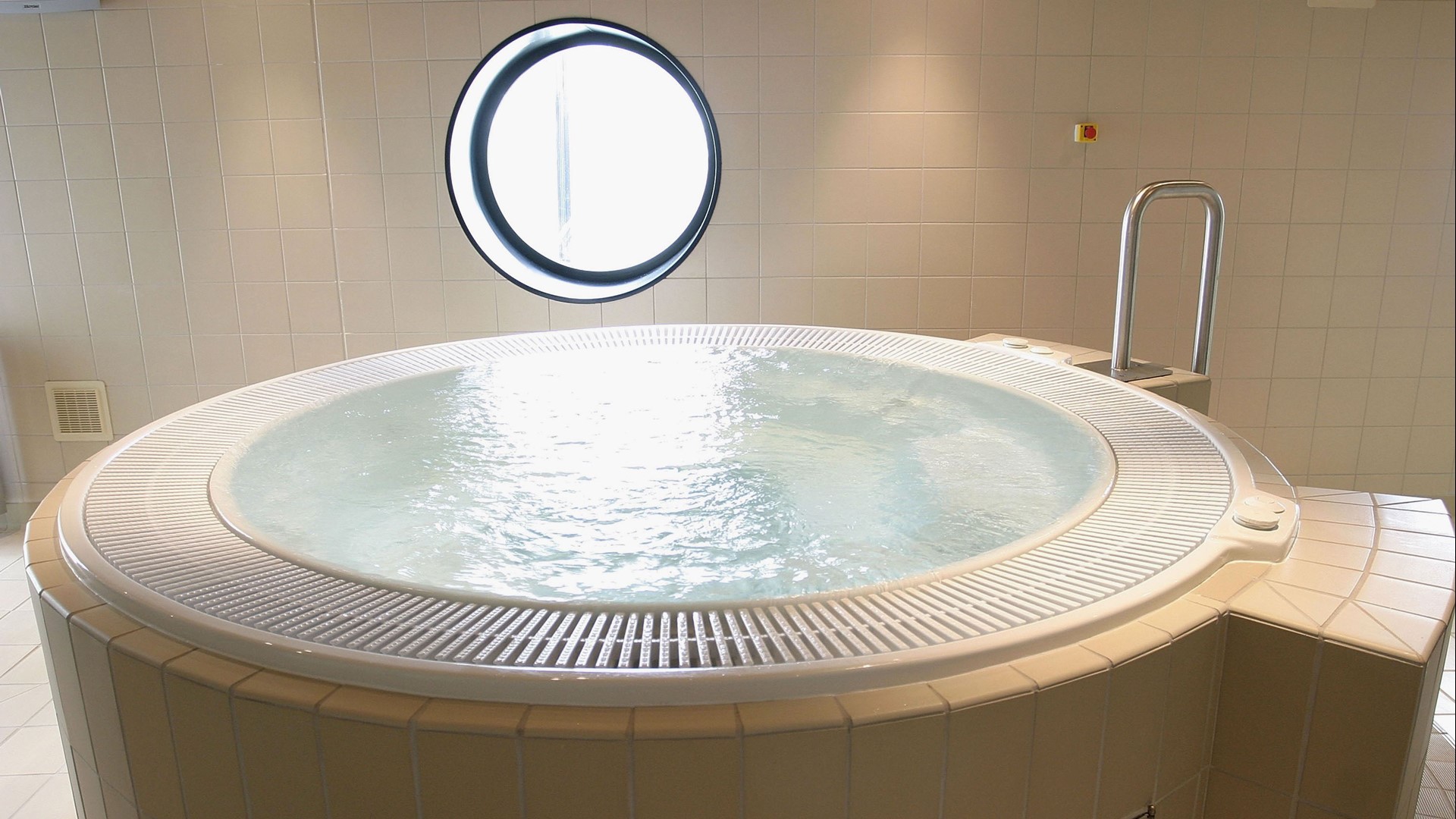 How to protect yourself from bacteria in pools and hot tubs | 12news.com