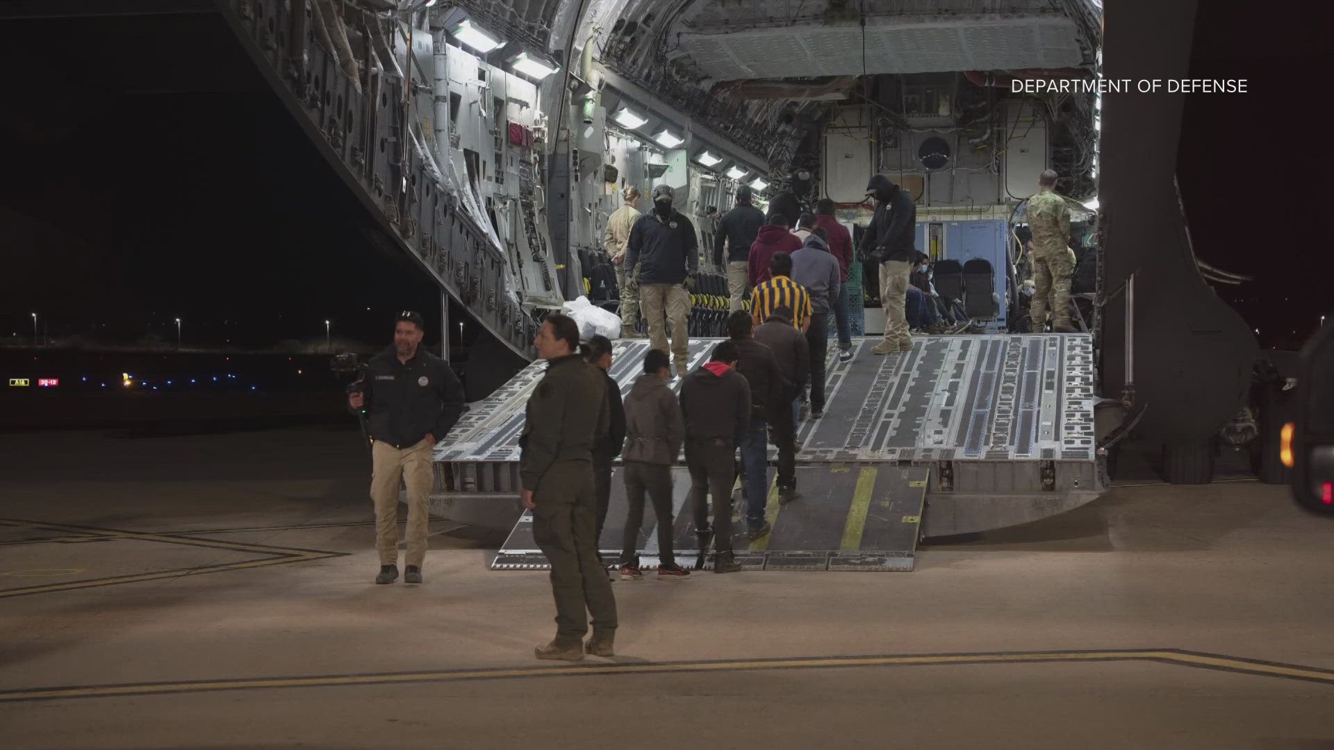 Deportation flight leaves from Arizona | 12news.com