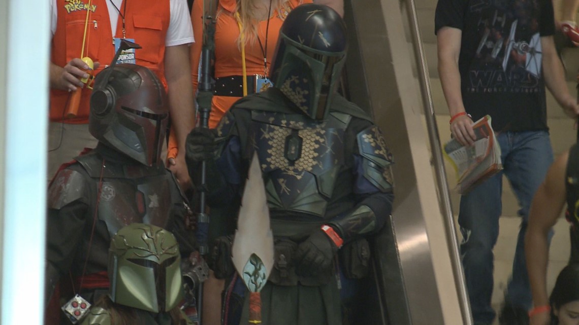 PHOTOS: Rachel Cole visits Phoenix Comic Fest | 12news.com