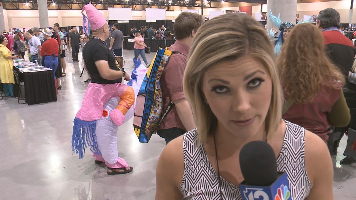 PHOTOS: Rachel Cole visits Phoenix Comic Fest | 12news.com