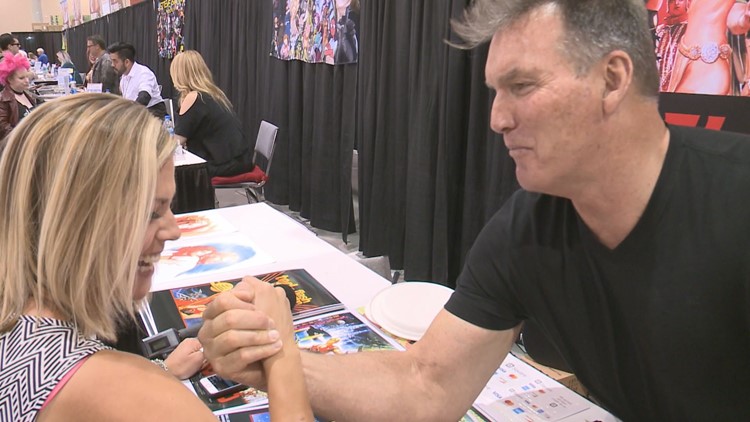 PHOTOS: Rachel Cole visits Phoenix Comic Fest | 12news.com