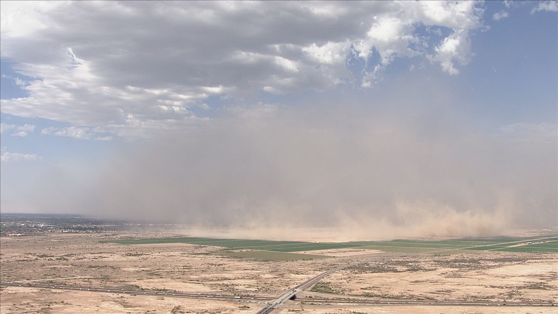 Wall of dust moves into Phoenix | 12news.com