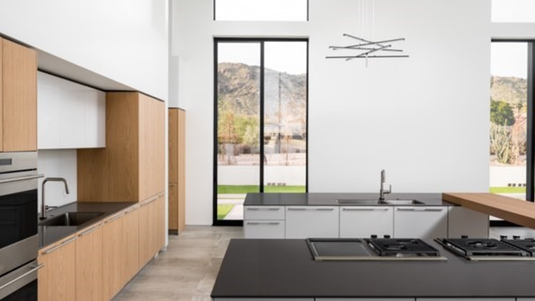 Kliff Kingsbury's Paradise Valley palace takes Twitter by storm ...