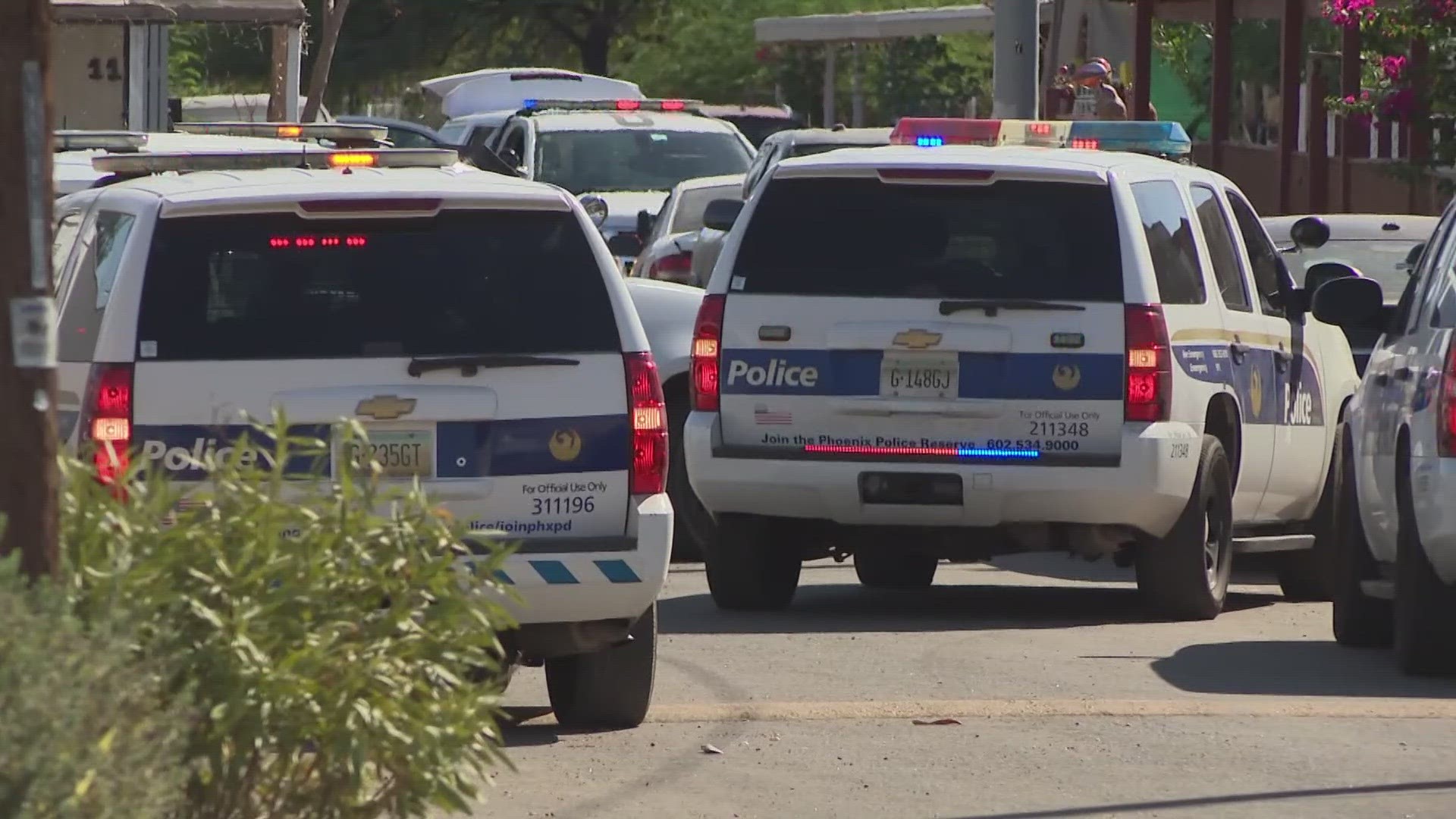 1 shot in Phoenix, police officers trying to get suspect to exit ...