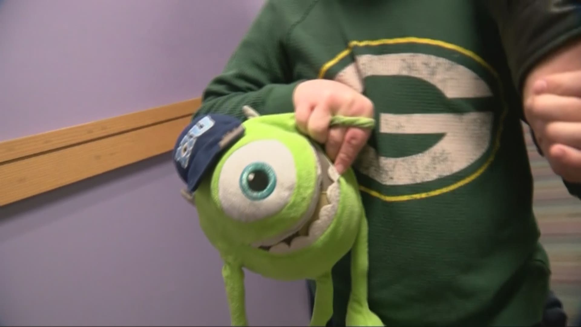 Viral photo shows doctor stitching up stuffed animal for young patient ...