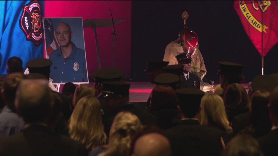 Memorial held for fallen Phoenix Fire captain | 12news.com