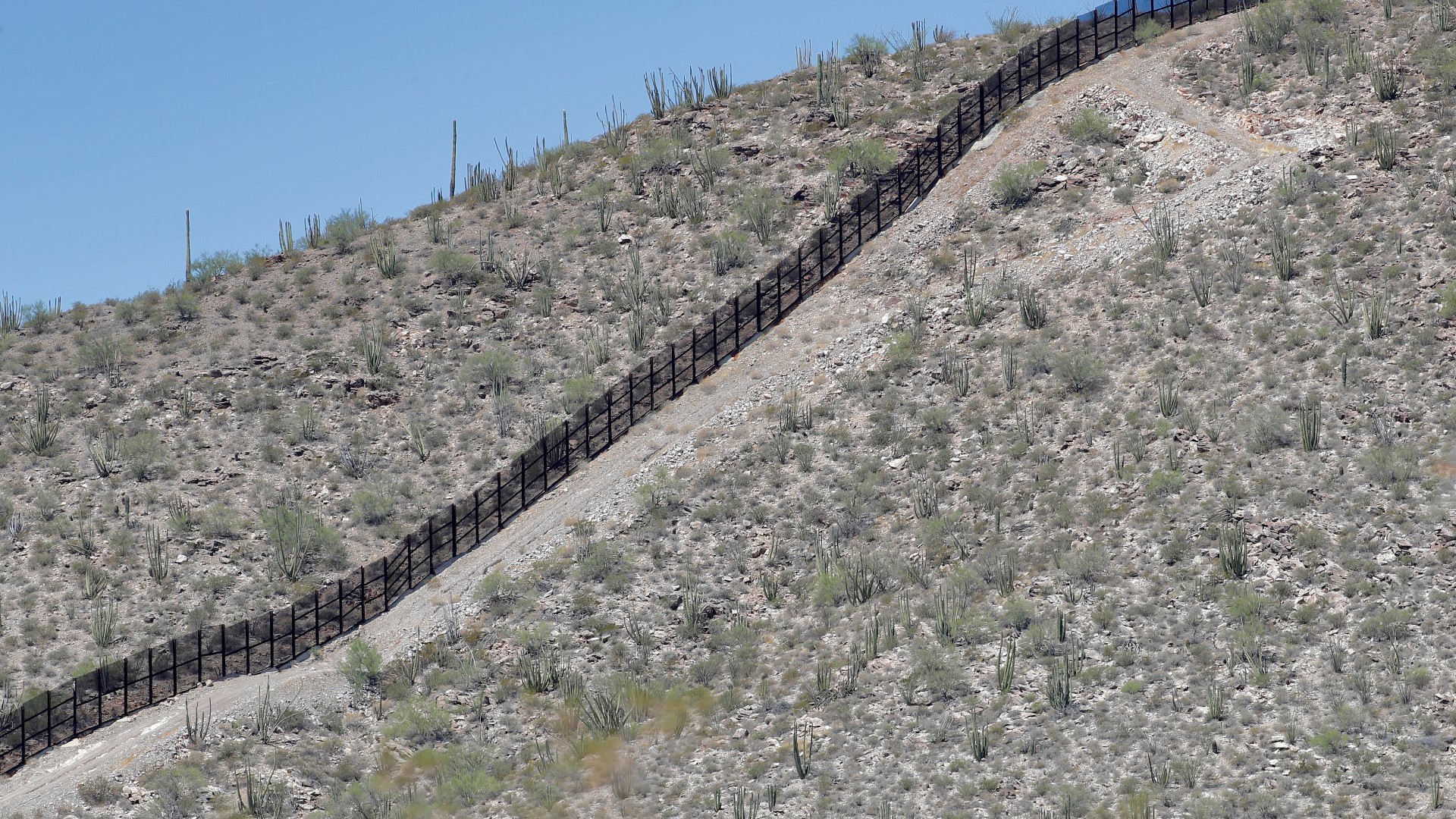 Construction on Arizona replacement border barrier begins | 12news.com