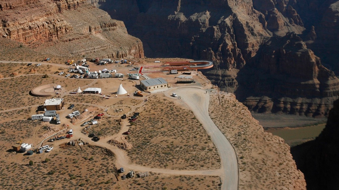 Tourist taking photos dies in fall at Grand Canyon | 12news.com