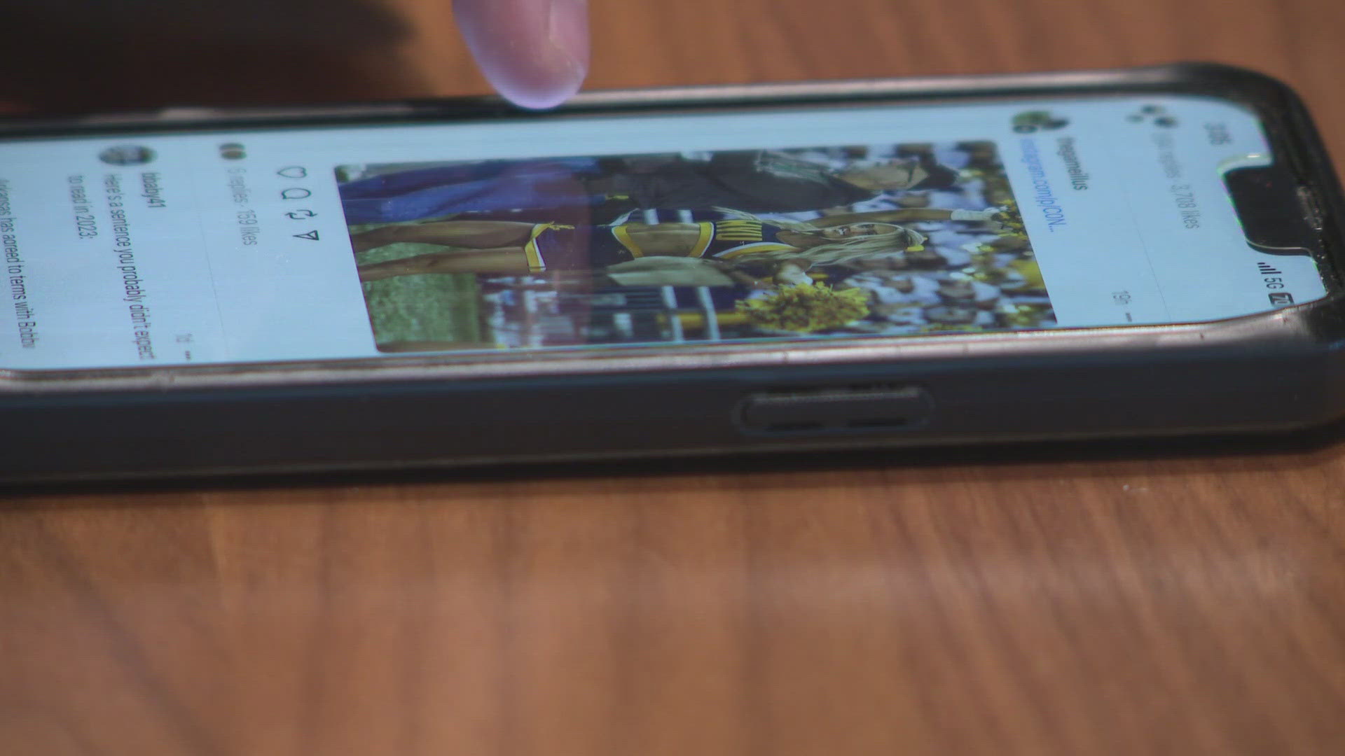 Bill would limit cell phone use in Arizona schools | 12news.com