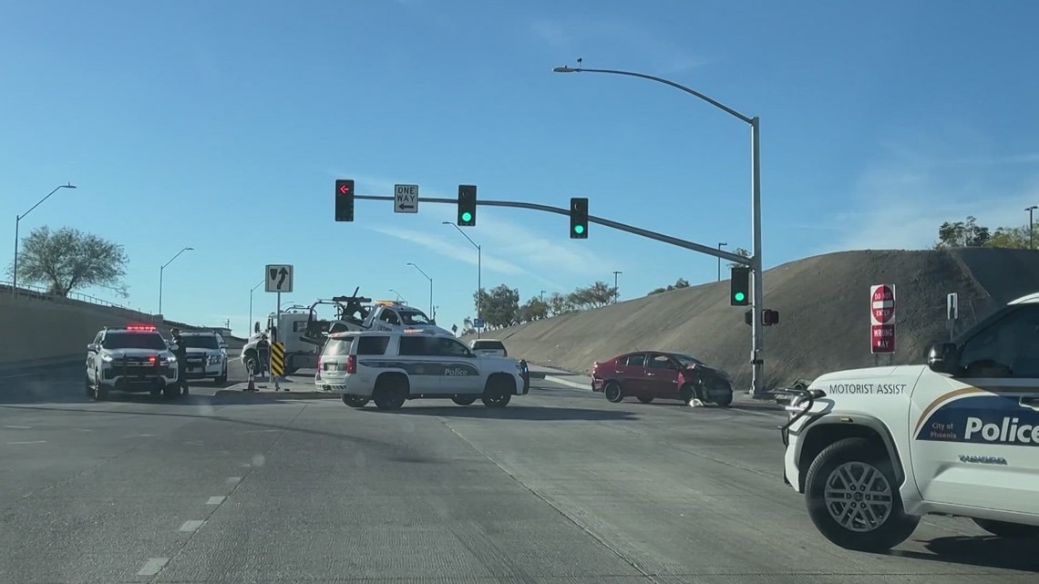 Driver attacks another driver during Phoenix road rage incident ...