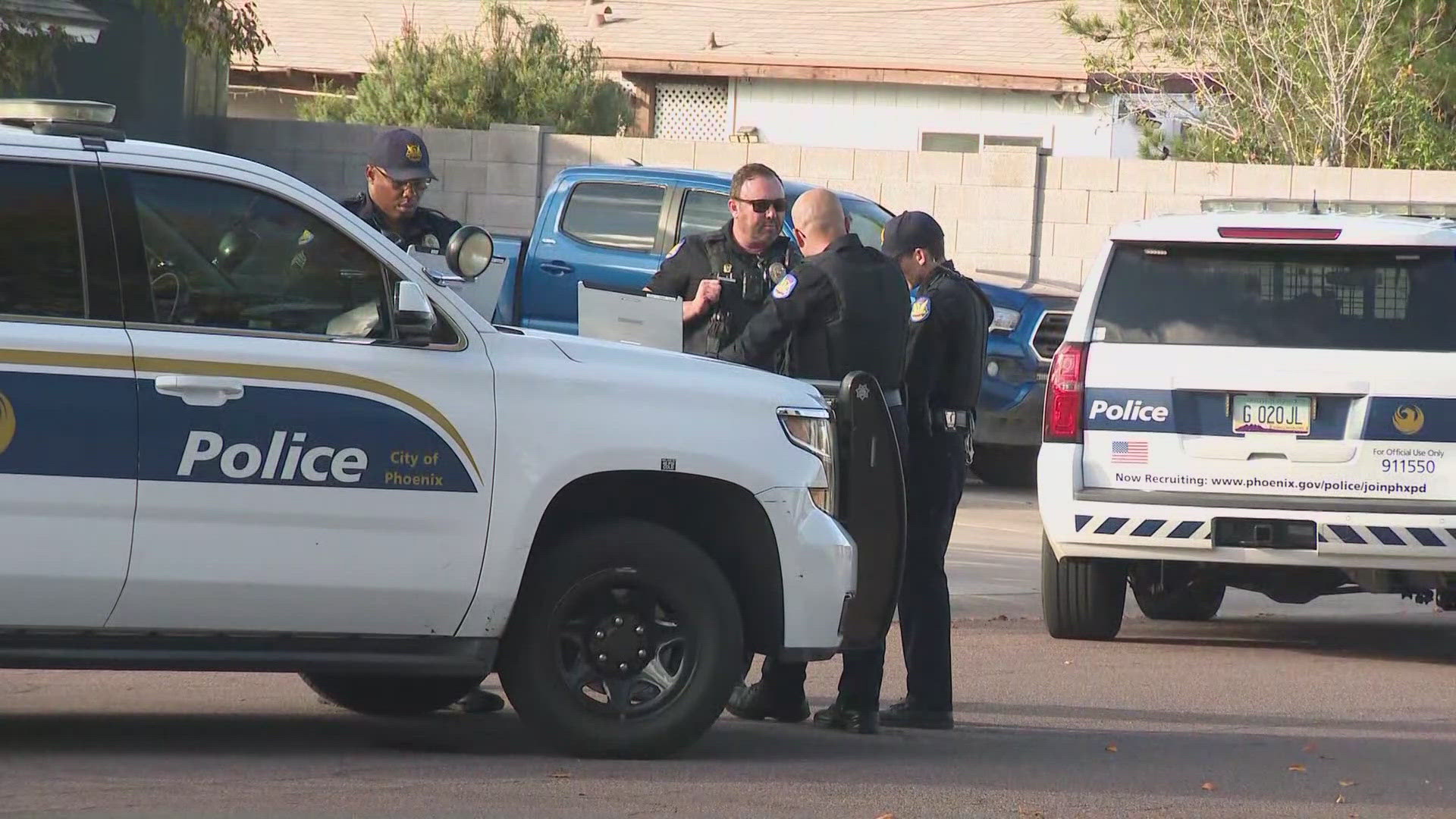 40-year-old man fatally shot in north Phoenix home, suspect on the run ...
