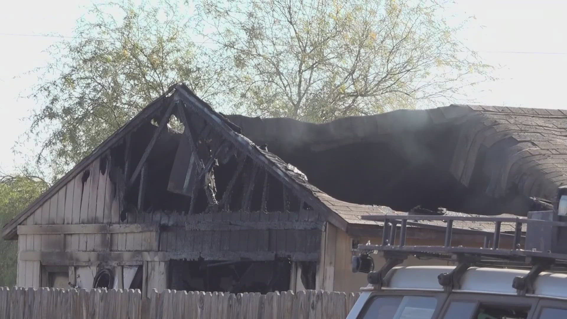 House fire in Phoenix leaves 1 dead | 12news.com