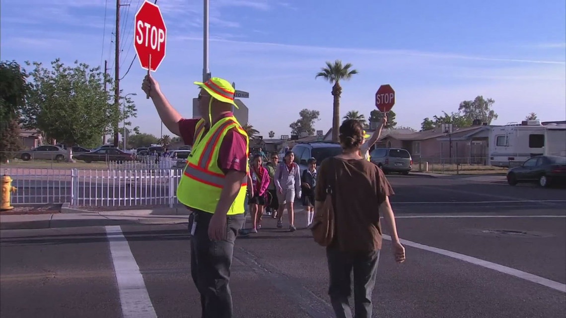 Crossing guard training workshops in Gilbert | 12news.com