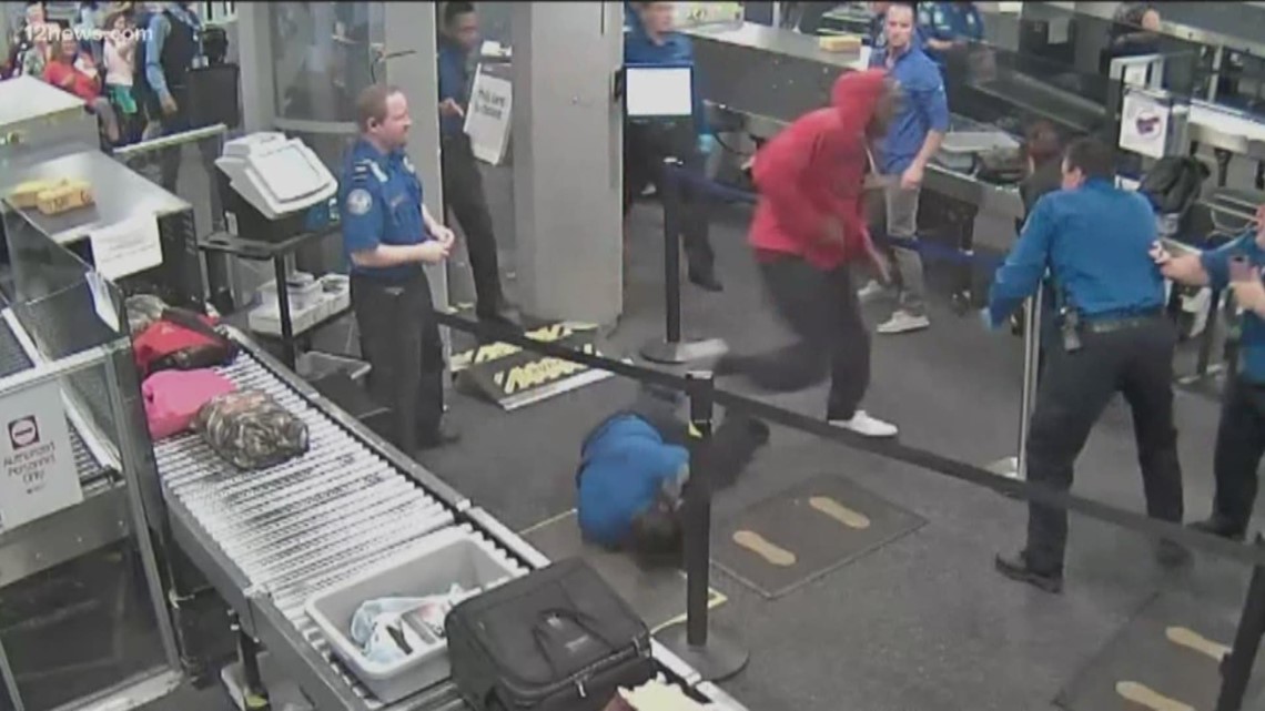 Video shows Phoenix TSA agents attacked at Sky Harbor Airport | 12news.com