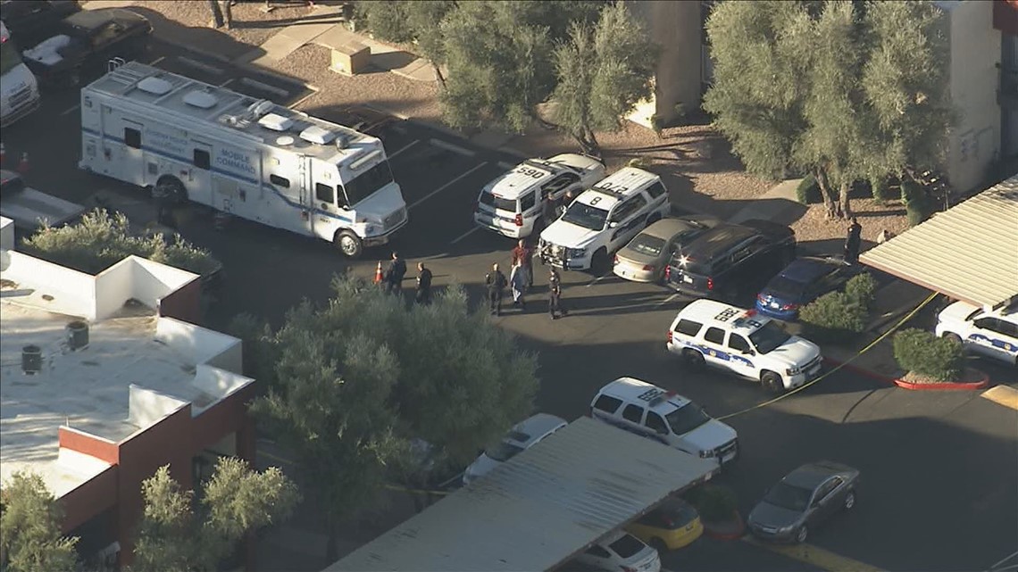 Phoenix PD: Suspect shot, killed during home robbery | 12news.com