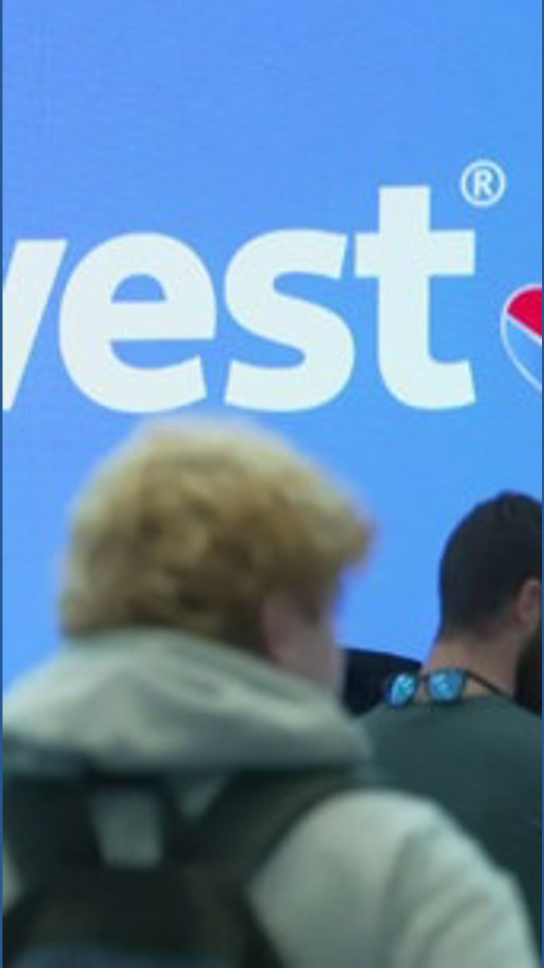 Who should get the arm rest on a flight? | 12news.com