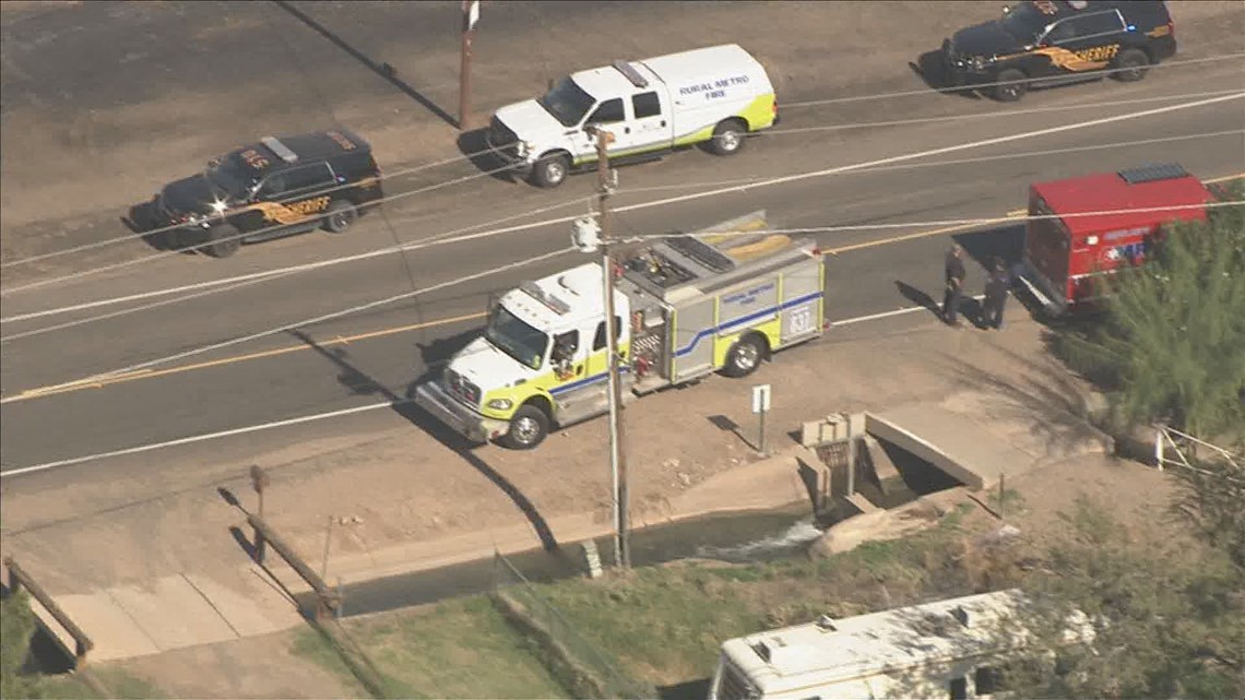 SRP worker pulls child out of canal, parents not around | 12news.com